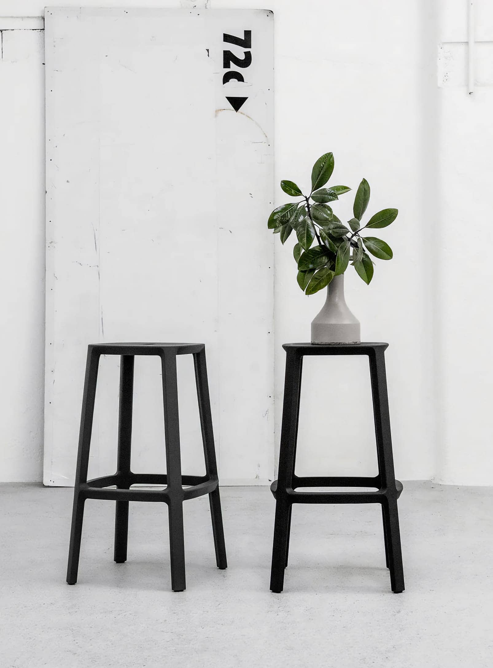 Cadrea, polypropylene counter stools by TOOU – Nüspace