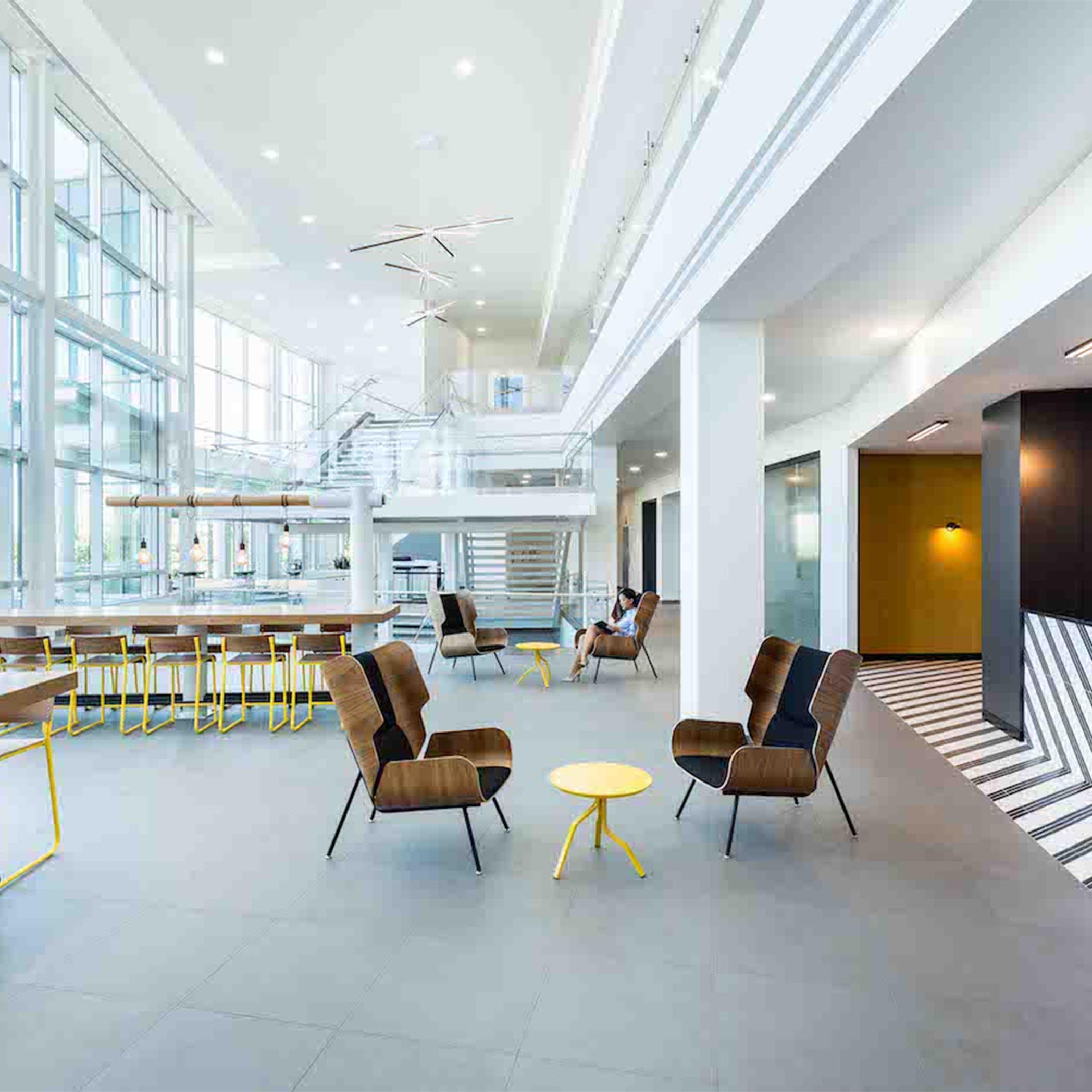 Shaw Communications, espace de relaxation avec le fauteuil Elk – Nüspace