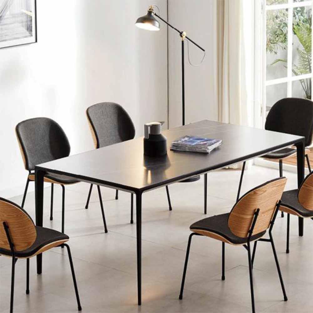 Dining tables, for meals with family or friends. – Nüspace