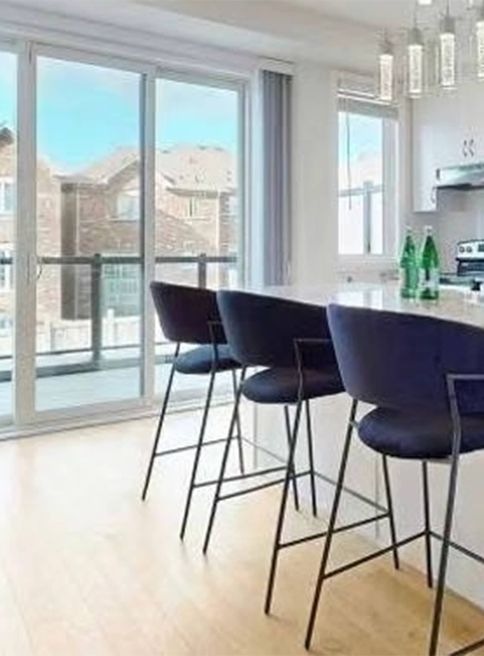 Amanda : Tabouret de comptoir en velours – Nüspace