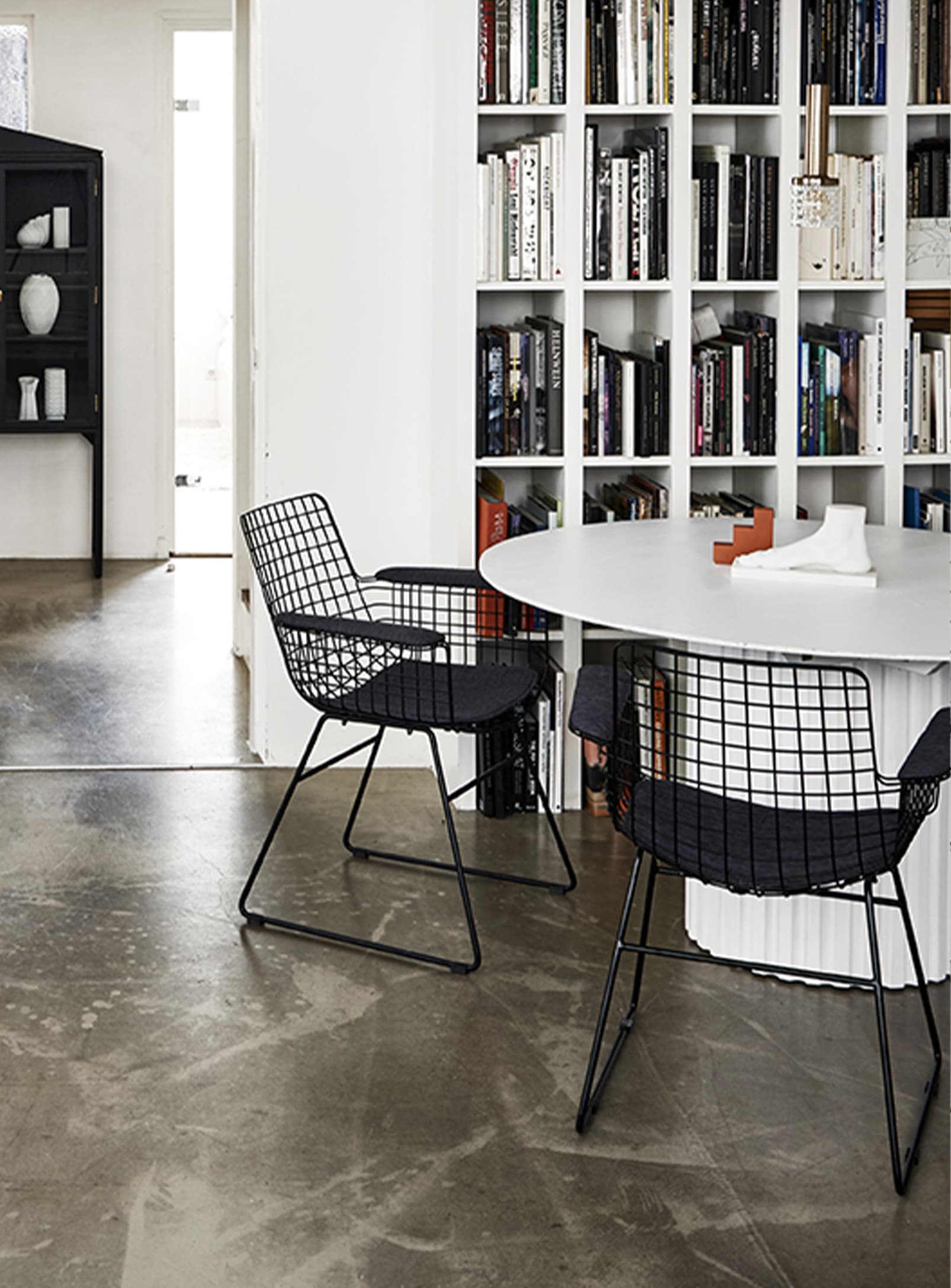 Wire: Metal chair with armrests - HKliving – Nüspace
