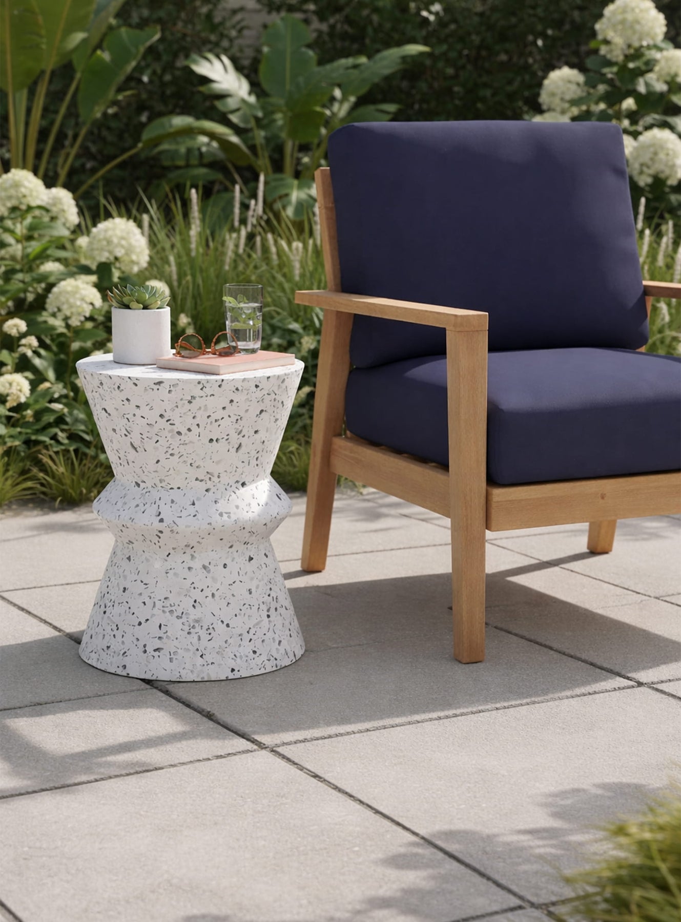 Hourglass, terrazzo end table – Nüspace