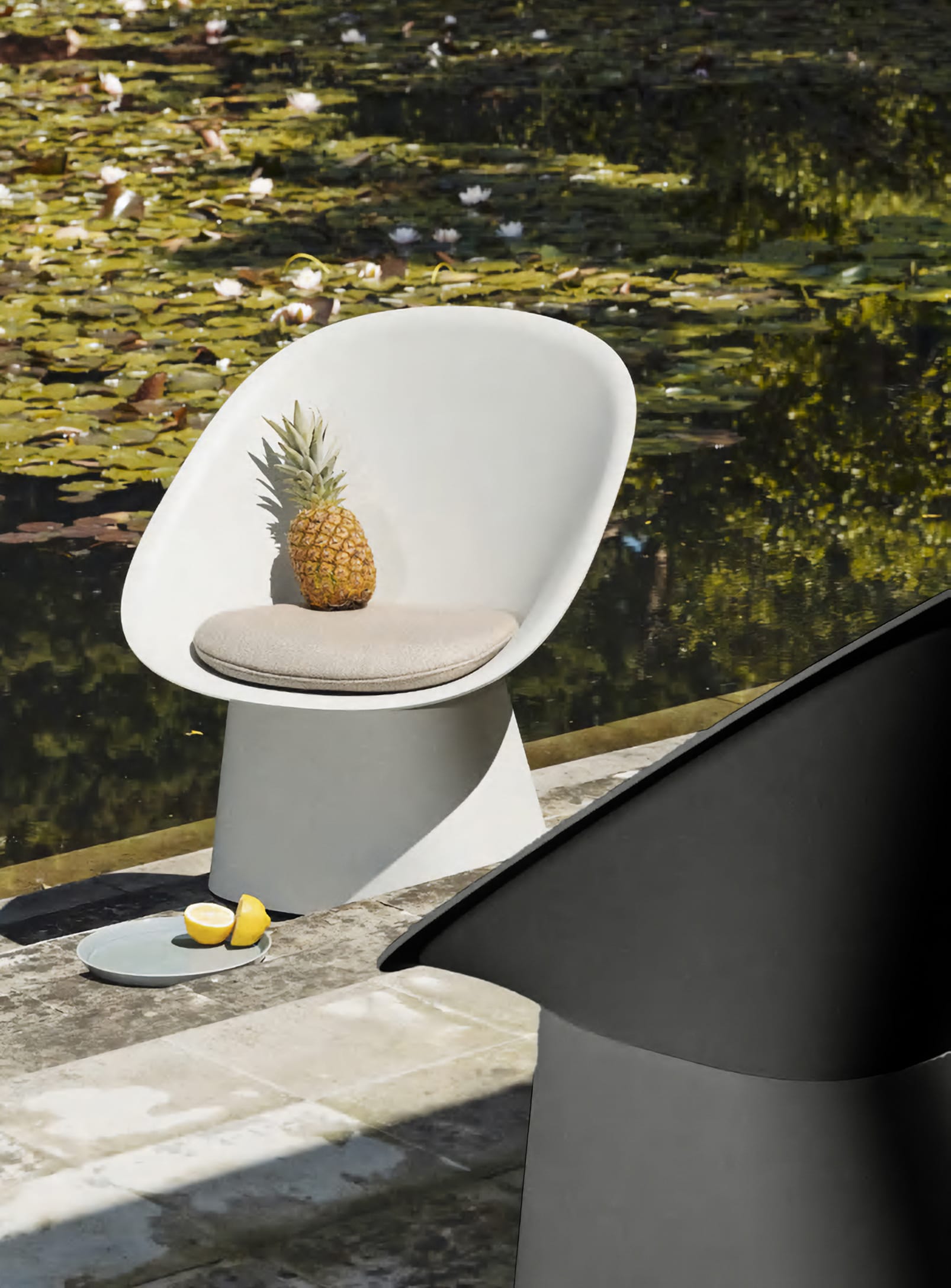 Sensu, outdoor and indoor lounge chair by TOOU Design – Nüspace